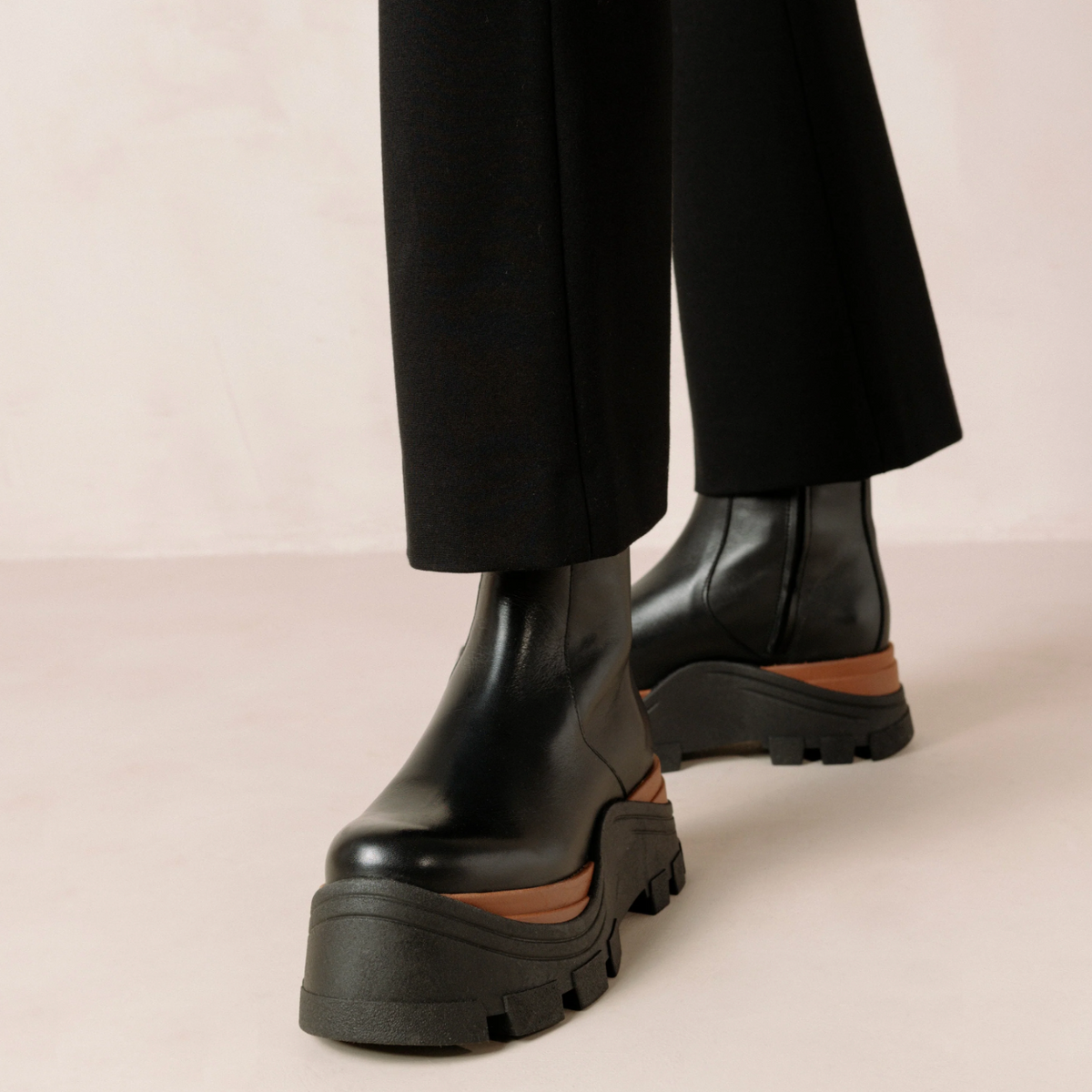 Saphire Nutty Black Boot – Annabel